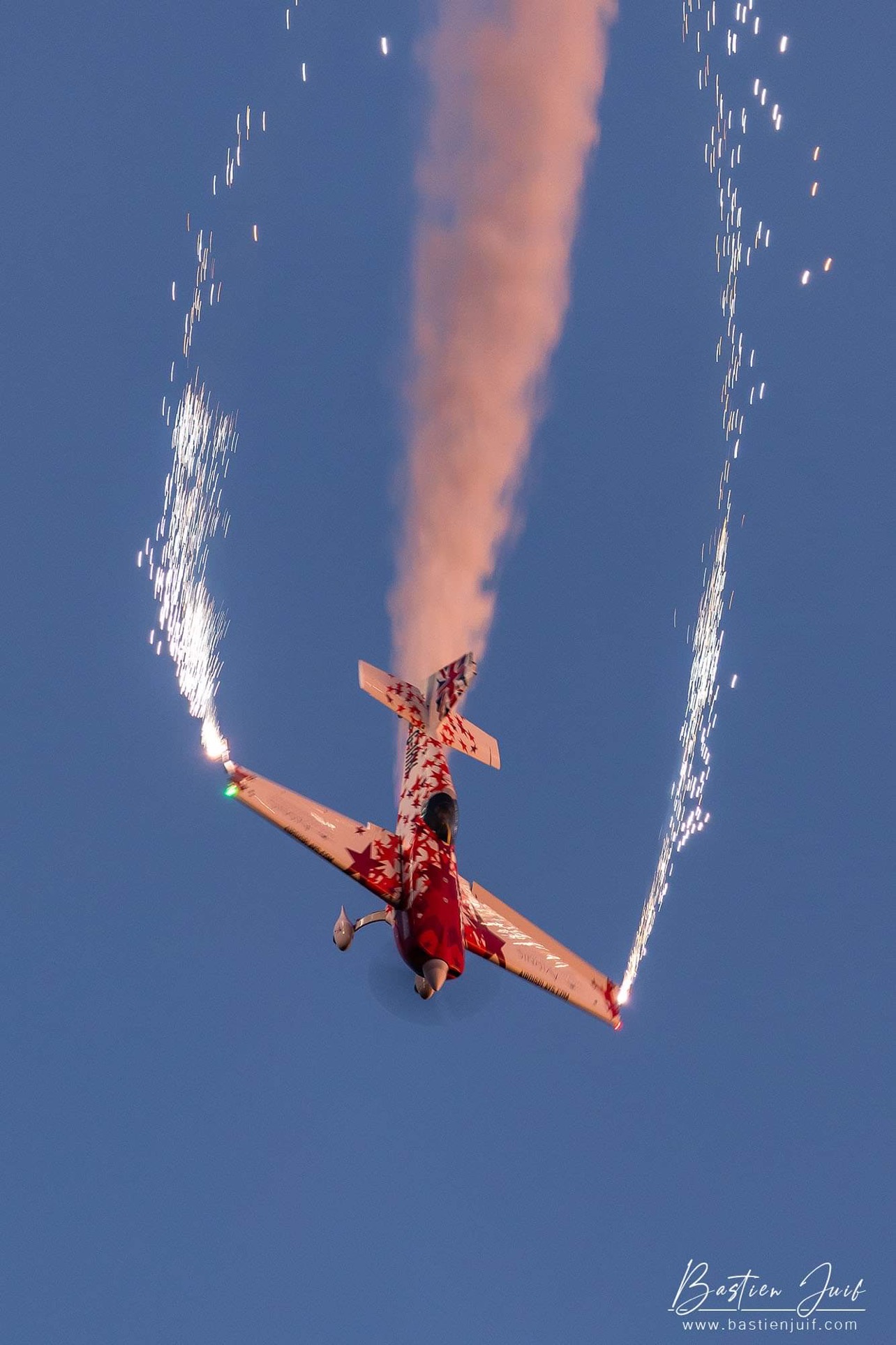 Aliens seen in the Bedfordshire skies – Mark Jefferies Air Shows & the ...
